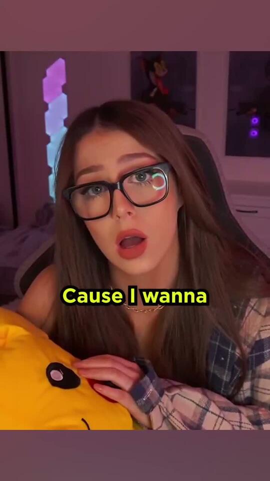 THESE ARE GETTING OUT OF HAND twitch streamer gamergirl twitchmoments ...