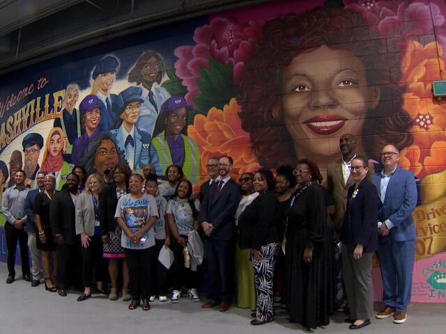 Mural honors Nashville's first female bus driver, Elizabeth Duff ...