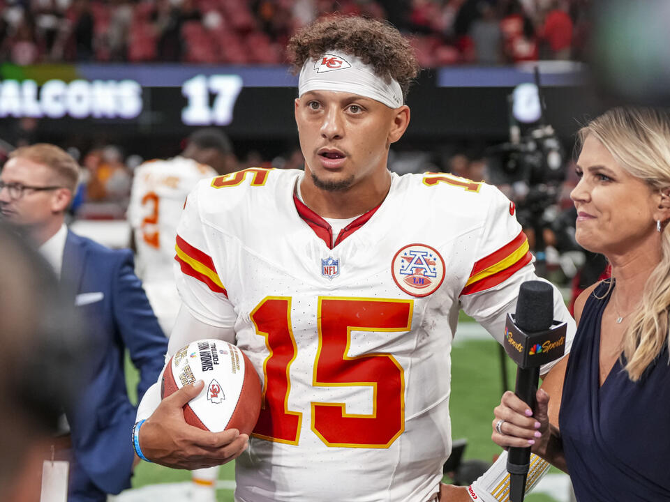 Patrick Mahomes and Brittany Mahomes Show Off Halloween Costumes