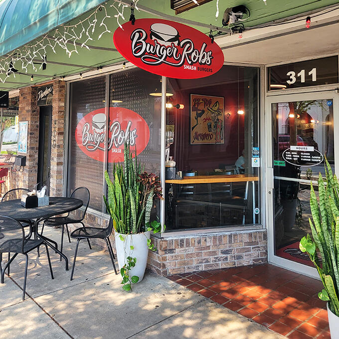 The Unassuming Burger Joint In Florida Where You Can Eat For Just Less ...