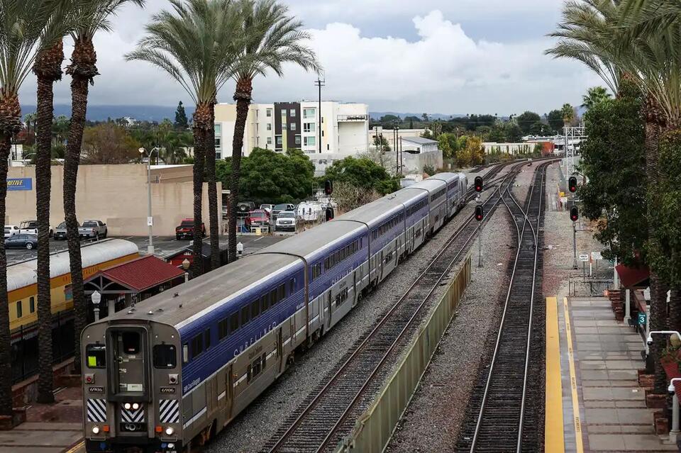 Ten-day scenic train vacation that takes you across the west coast ...