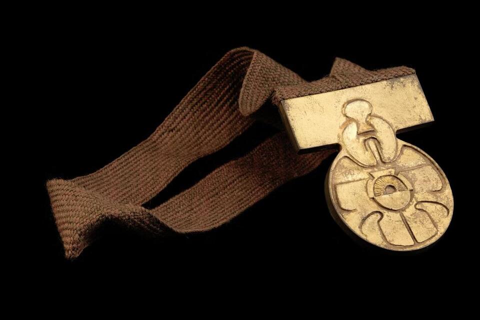 Medal given to Star Wars hero Luke Skywalker after destroying Death ...