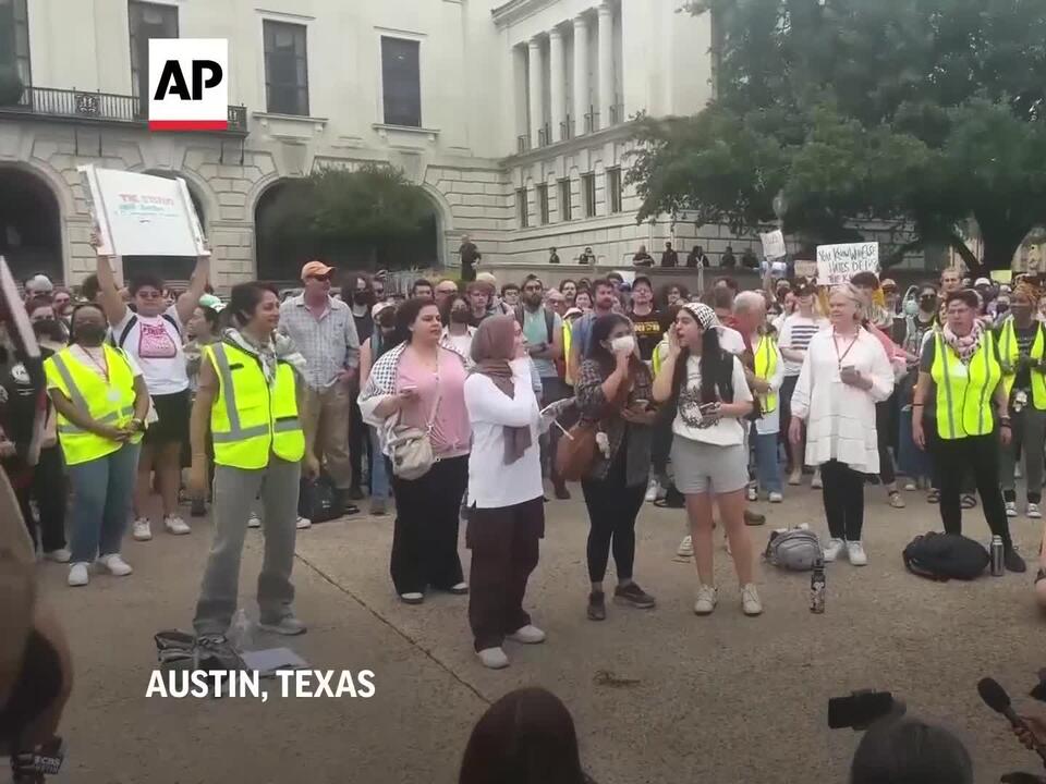Calmer University of Texas protest after police and state troopers made ...
