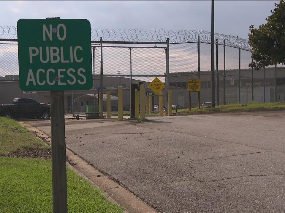'Y’all better pray over y’all’s food' | Inmates speak out after Barrow ...
