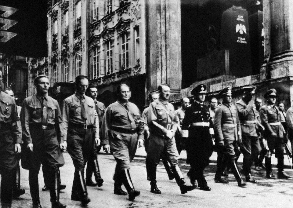 Will Trump and his extremist followers use parts of the Hitler playbook ...