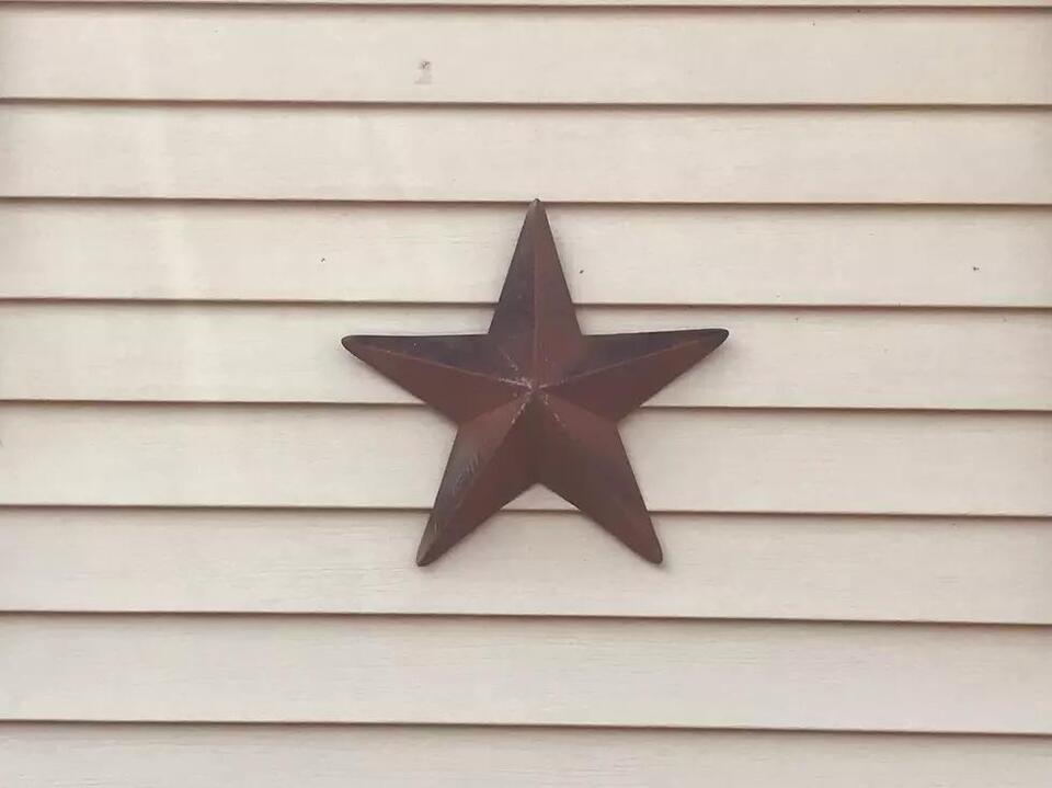 Here’s the Meaning Behind a Star on a Massachusetts House - NewsBreak