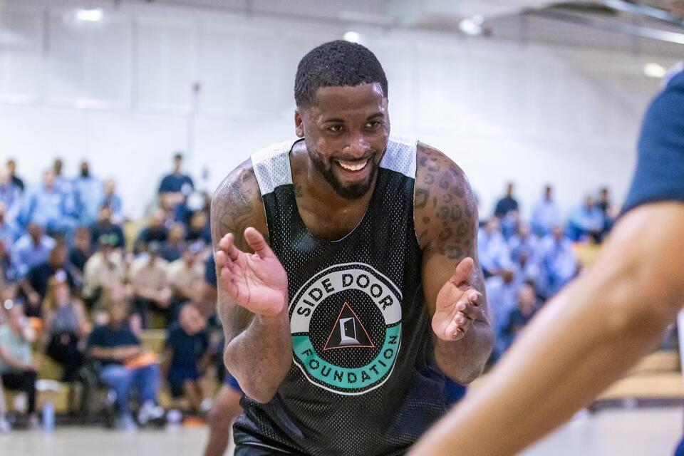 A former Oregon college basketball player returns to prison, sharing a ...