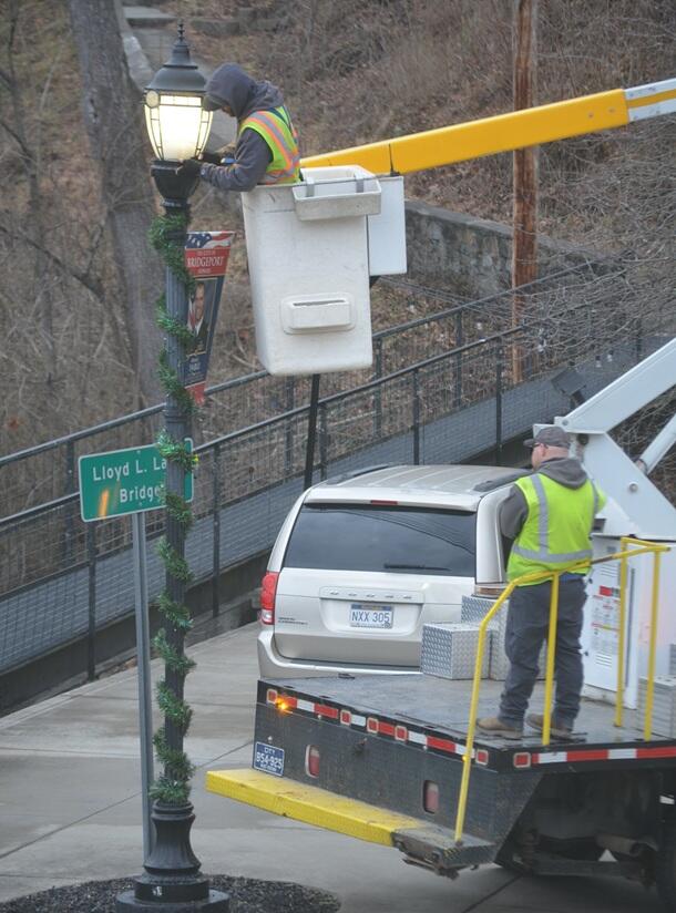 City Christmas Tree Destroyed in December Storm as Nearly $100,000 in ...