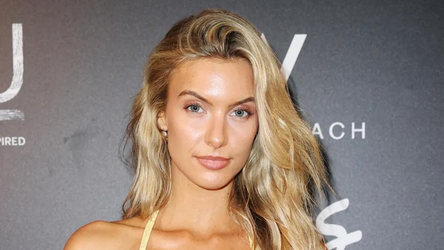 Ally Mason Closes Out Summer in Style With a Timeless White Beach Look ...