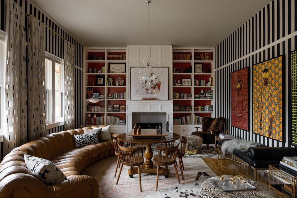 On an Island Off the Washington Coast, a '90s Farmhouse Gets a Bold ...