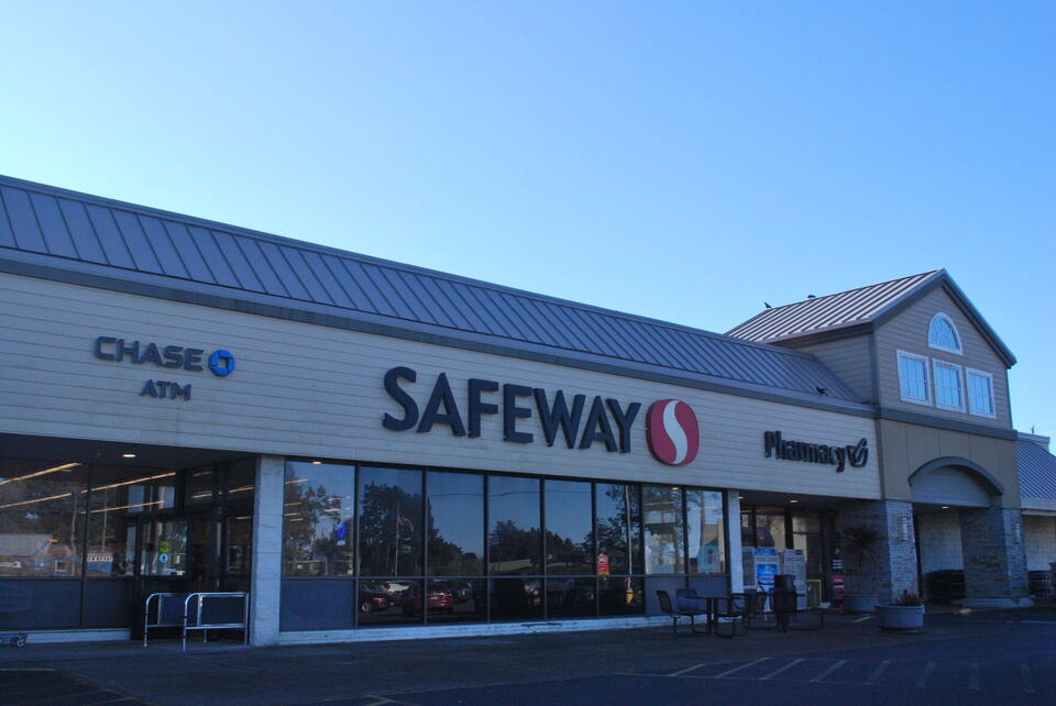 Newport Safeway to close - NewsBreak