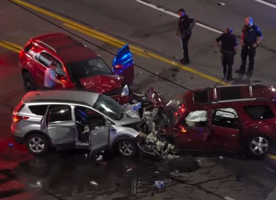 Video: wrong-way crash on Gratiot in Detroit leaves multiple injured ...