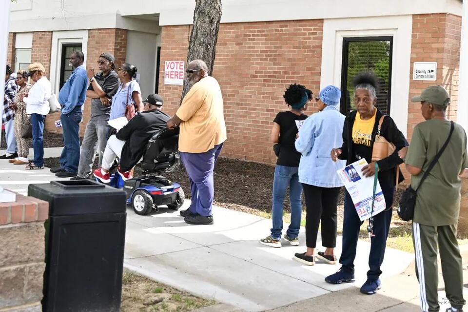 Early voting begins in Shelby County as crowded 2026 primary field ...