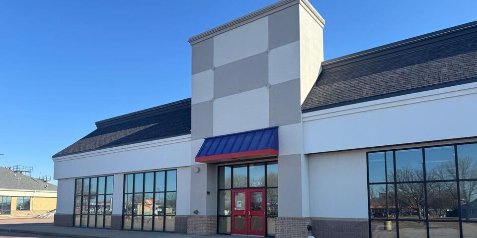 Seafood, Asian buffet to fill former Chuck E. Cheese - NewsBreak