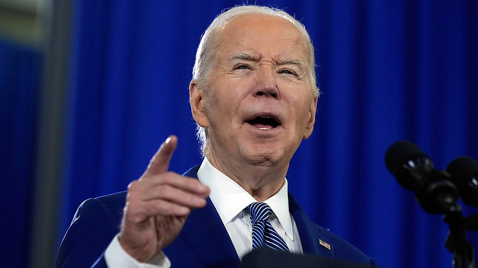 Biden pardons 11, commutes sentences for 5 convicted of nonviolent drug ...