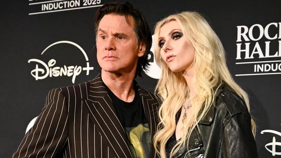 Cindy Lou Who Actor Recalls Reuniting With the Grinch 25 Years Later ...