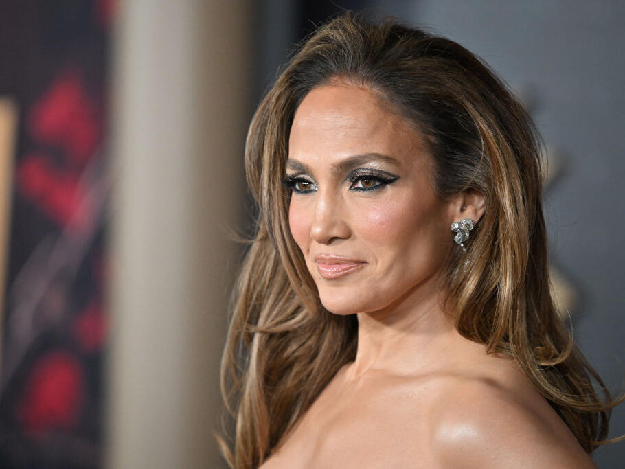 Jennifer Lopez Says AI Scares Her After Seeing Skincare Ads of Her Face ...