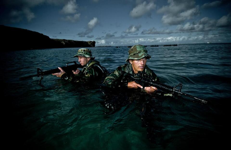 Two US Navy Seals MISSING after ‘secret mission to board Iranian ship ...