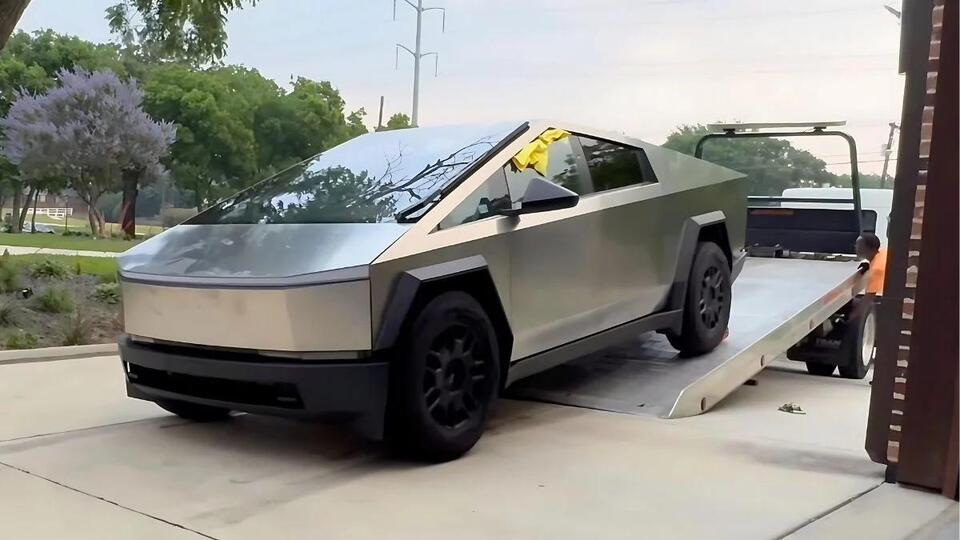 I Took My Tesla Cybertruck to Grab Building Materials for a Job Site ...