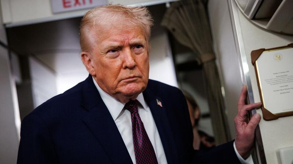 Donald Trump Jokes About ‘Grabbing’ Press Secretary During Rough Flight ...