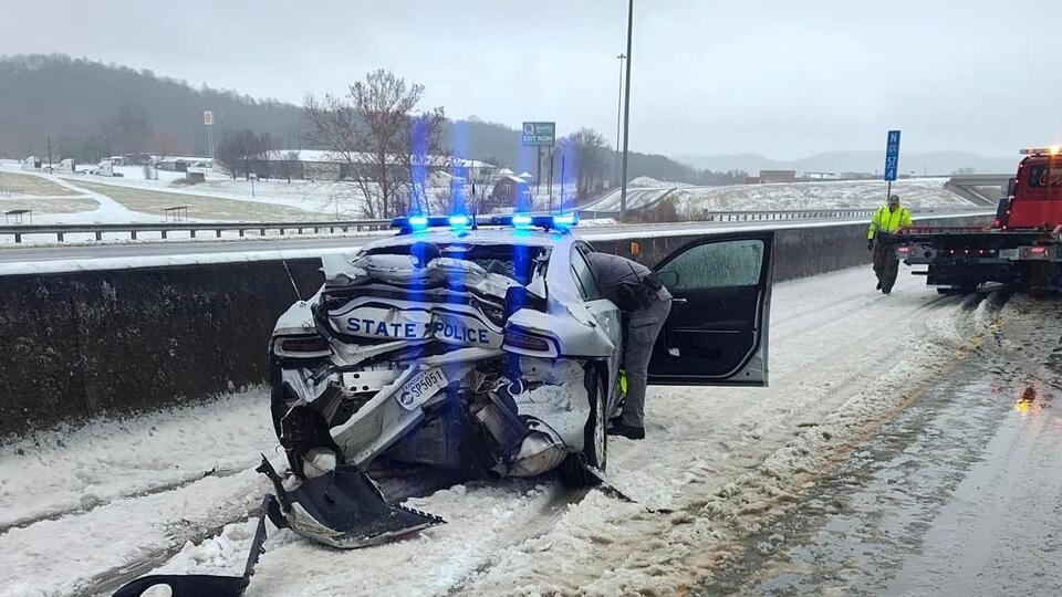 Kentucky State Police trooper injured in crash on icy I-65 - NewsBreak