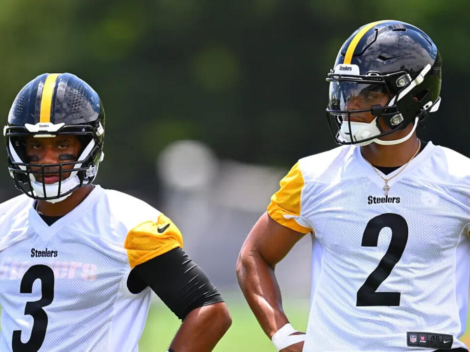 WATCH: Steelers Fields Reels In One-Handed TD Pass