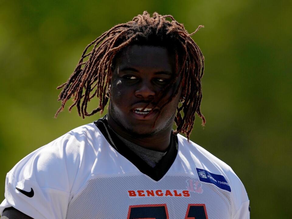 Amarius Mims carted off at Bengals practice, but says he’s fine and ...