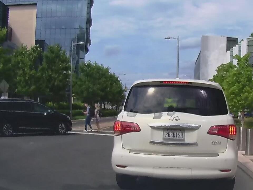 Shocking video shows 2 people hit by van while walking on crosswalk in ...