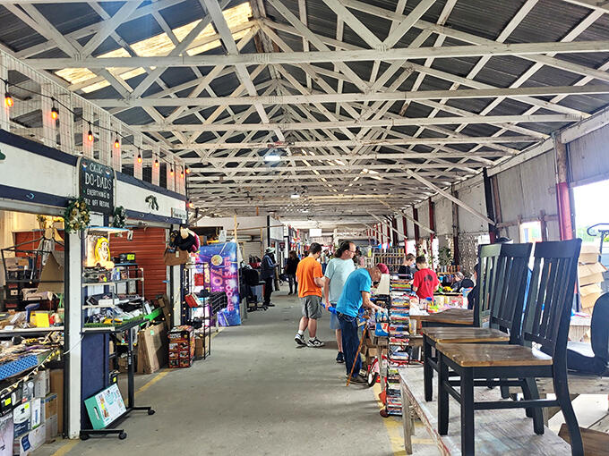 The Massive Bazaar In Florida Where $10 Still Gets You A Bag Of Rare ...