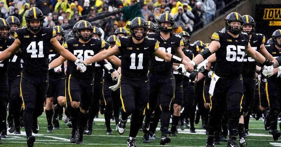 Iowa Football: Hawkeyes Ranked No. 21 In Latest College Football ...