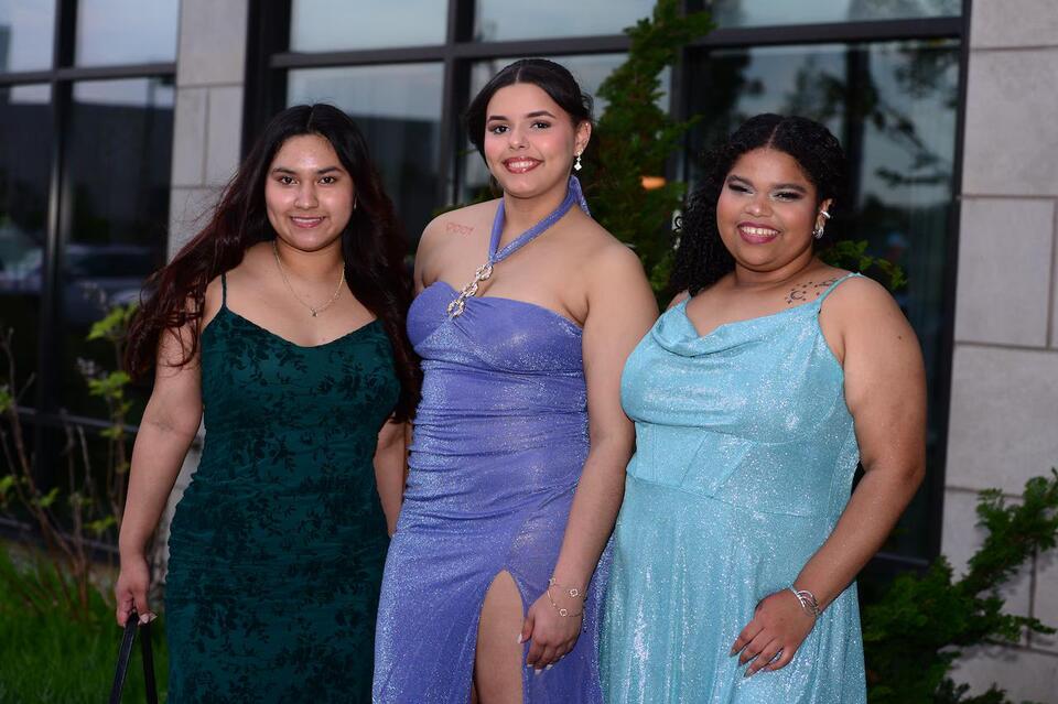 The 2026 Salisbury High School prom (PHOTOS) - NewsBreak