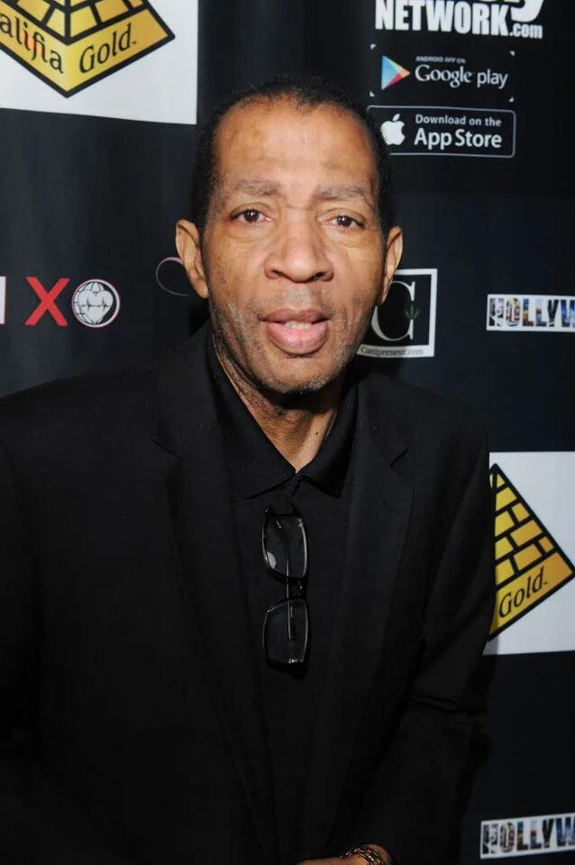 Sheldon Reynolds, Vocalist/Guitarist for Earth, Wind and Fire ...