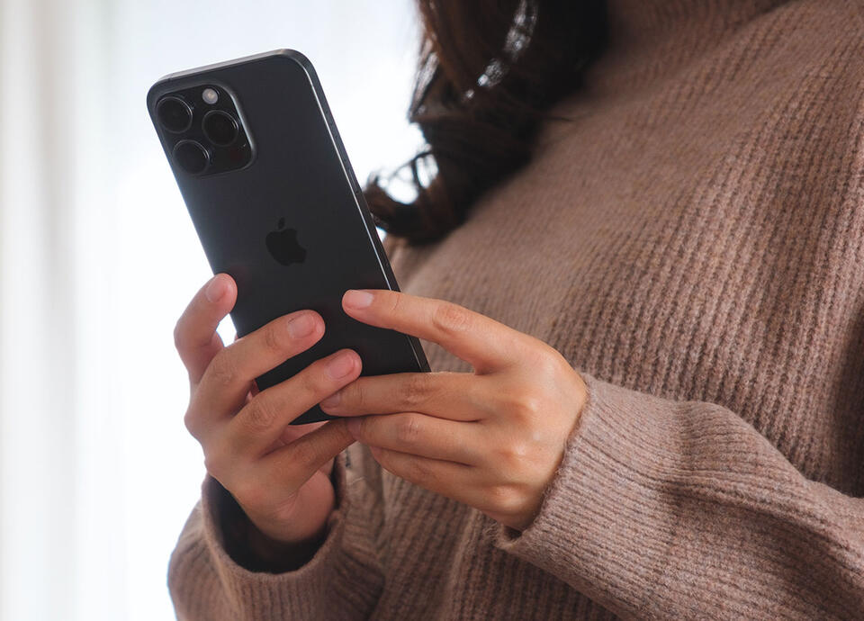 These Common iPhone Mistakes Actually Put Your Device At Risk Of ...