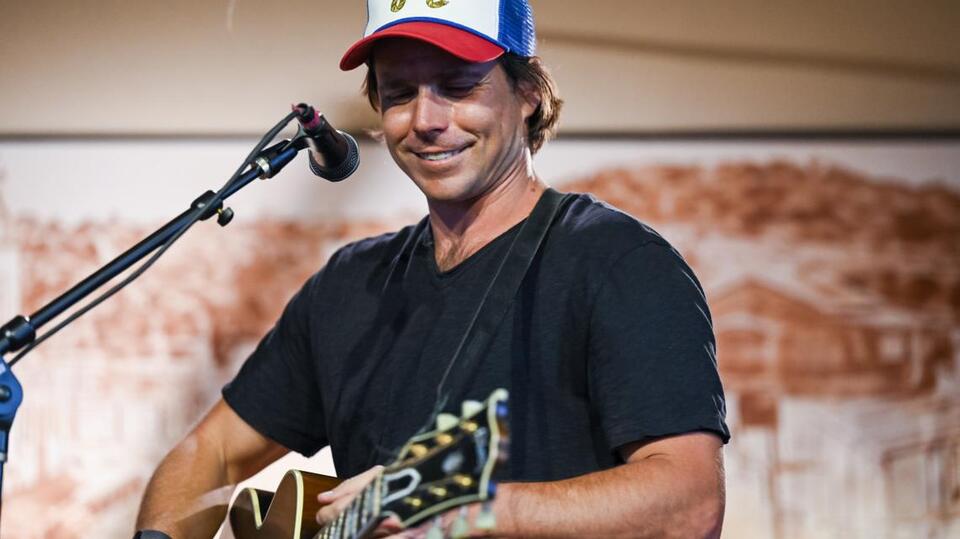 Country Singer Lukas Nelson Sparks Romance Rumors With Latest Photo ...