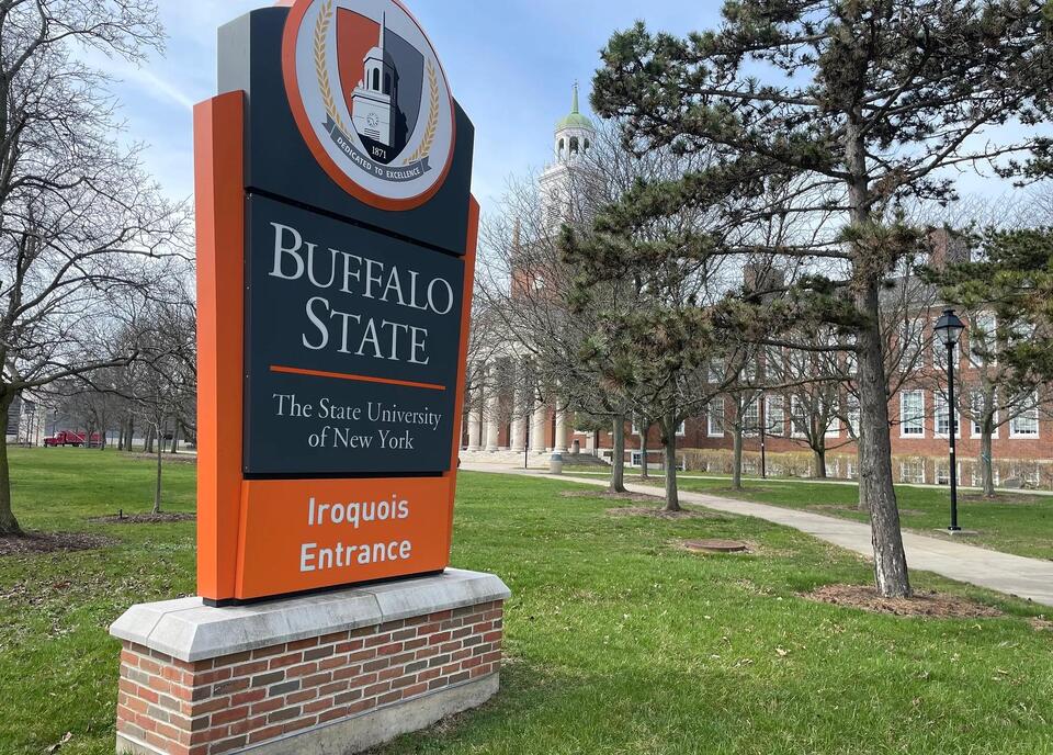 Students arrive at Buffalo State University for new school year - NewsBreak