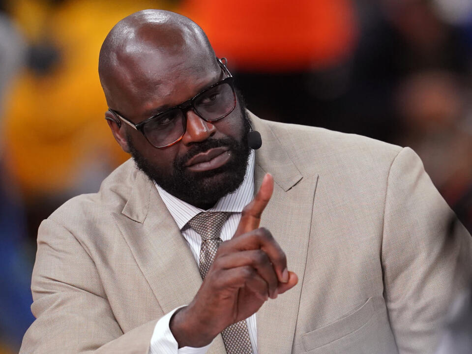 Iconic Photo of Shaquille O'Neal, Simone Biles Goes Viral