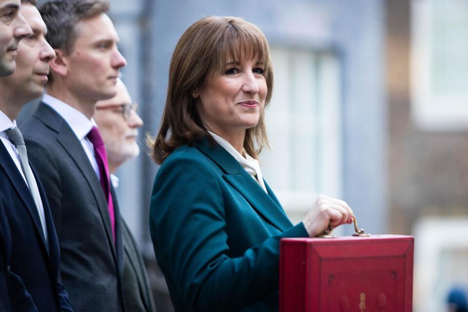 Claims Reeves’s post-Budget U-turns cost her £3bn of £22bn headroom in ...