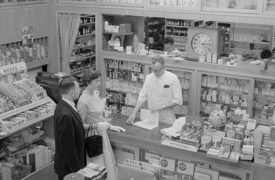 Vintage American drug store photos that are both beautiful & creepy ...