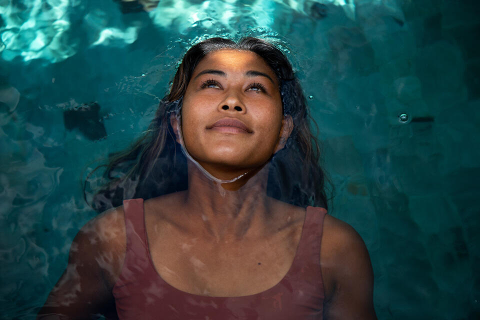 These 5 Things Will Help You Get 'Dolphin Skin' at Any Age, According ...
