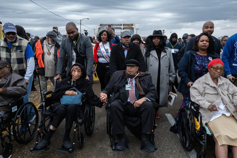 Tens of thousands commemorate 60th anniversary of Bloody Sunday in ...