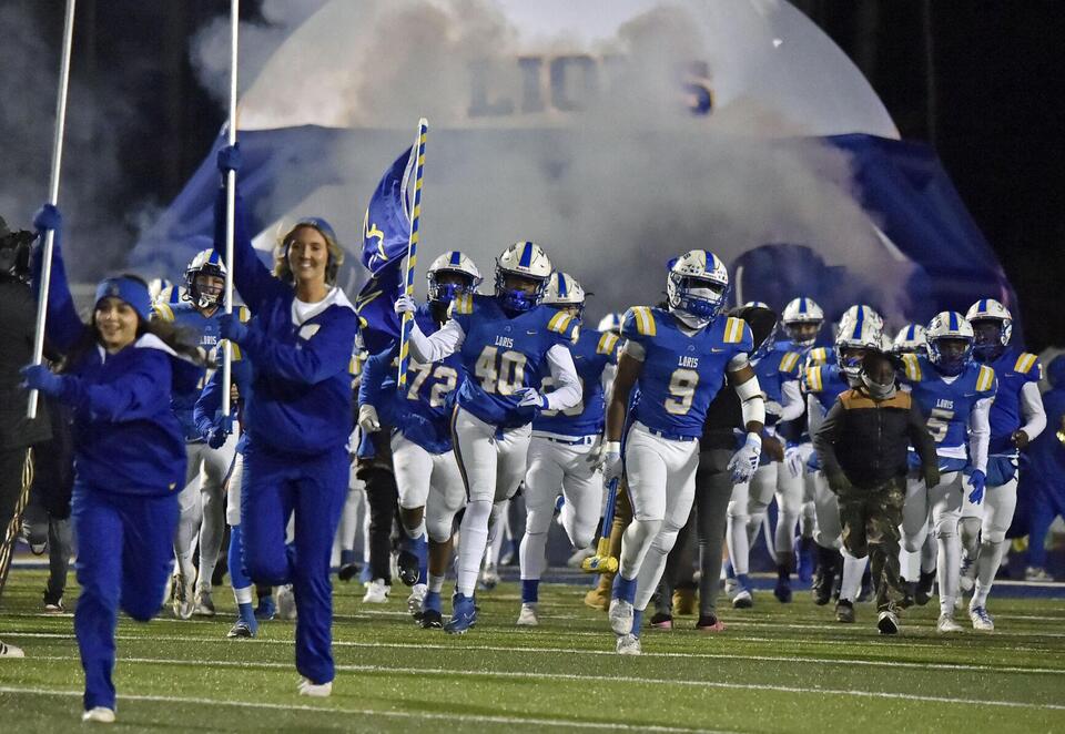 Loris to laud championship football teams - NewsBreak