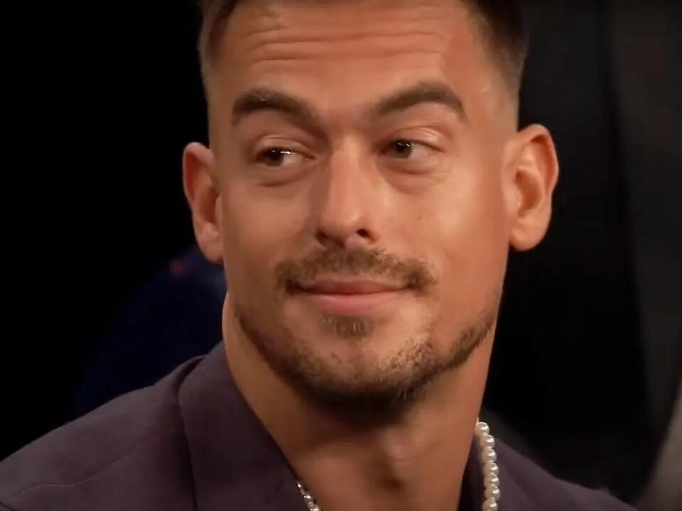 ‘The Bachelorette’s Aaron Erb Gets Called Out By Twin Brother Noah For ...