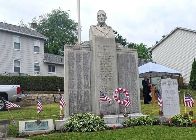 Wreath placed in remembrance at Sugar Notch War Memorial Monument ...