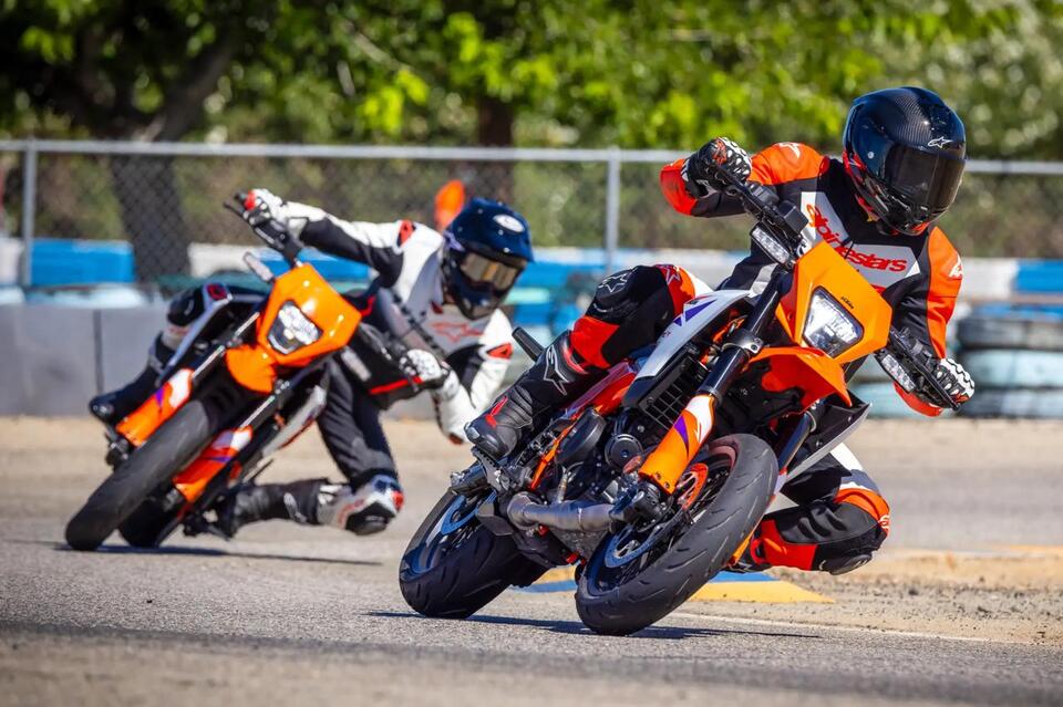 2025 KTM 390 SMC R Review: 11 Track and Street Fast Facts - NewsBreak