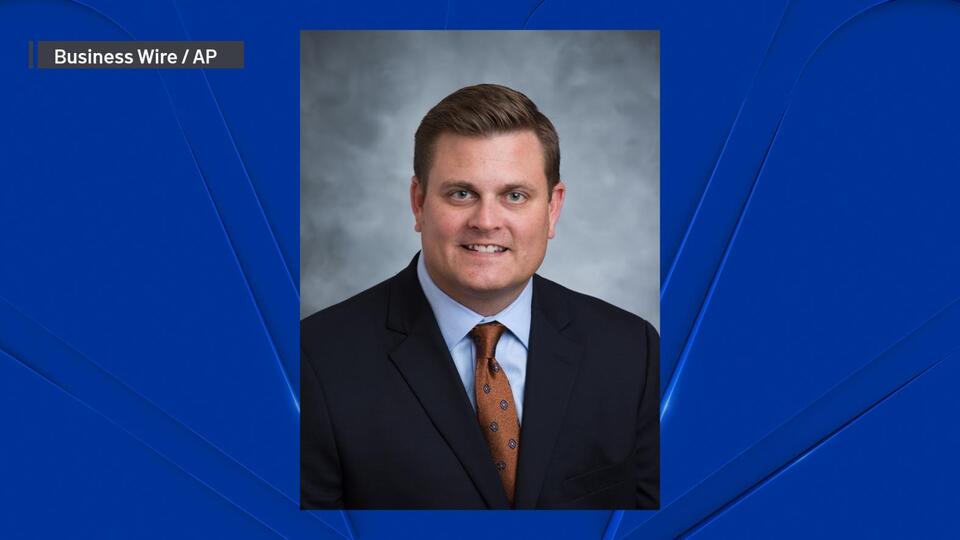 Police hunt for UnitedHealthcare CEO's masked killer after ambush ...