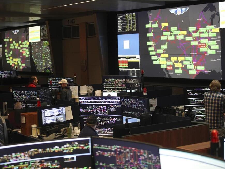 Investigators say dispatching errors led to Union Pacific train crash ...