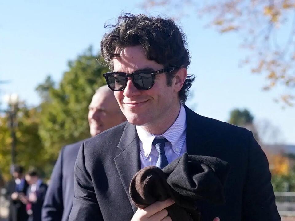 John Mulaney attended a Supreme Court hearing on Trump's tariffs to ...