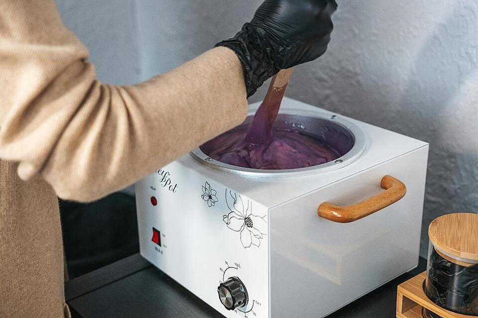 Professional Waxer Allegedly Let Underage Daughter Wax 24 Nude Clients ...