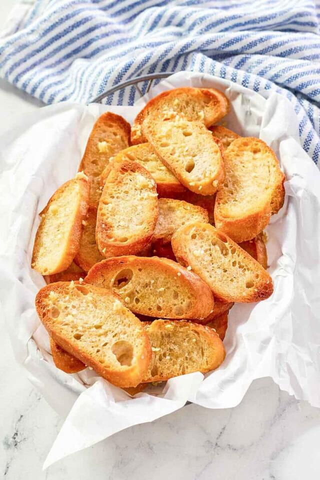 Jason’s Deli Garlic Toast - NewsBreak