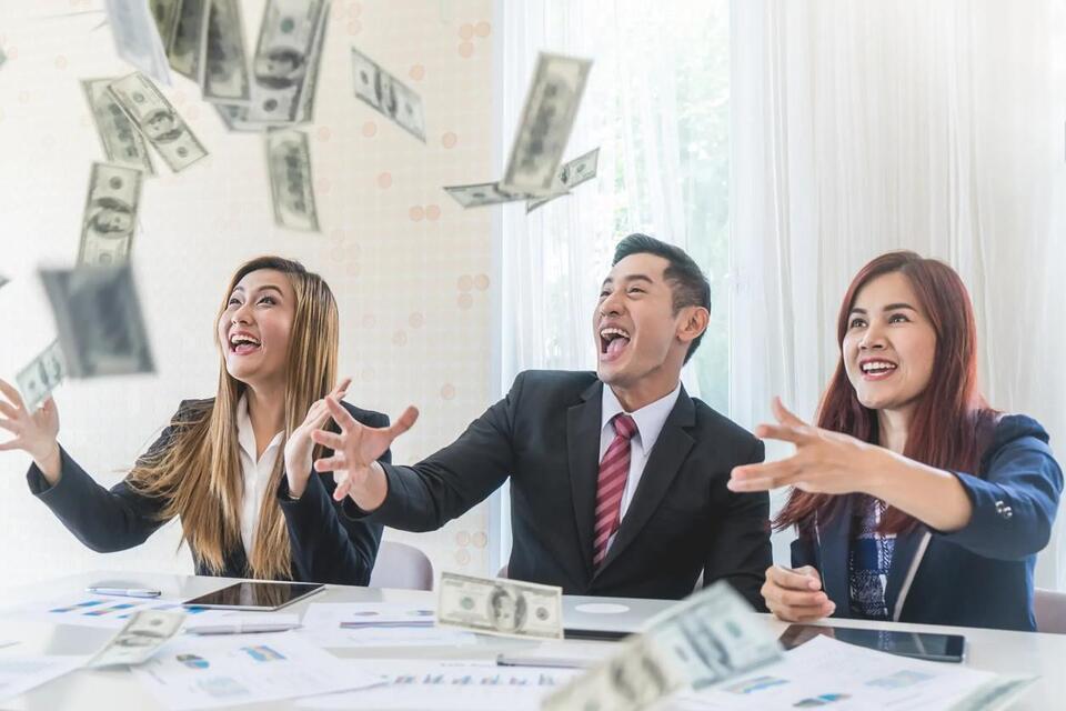 6 Phrases You Use That Make People Think You Have Money - NewsBreak